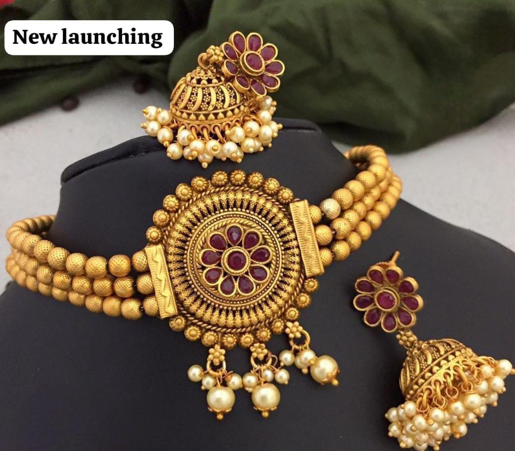 Sajshrungar Matt Gold Choker with Earring